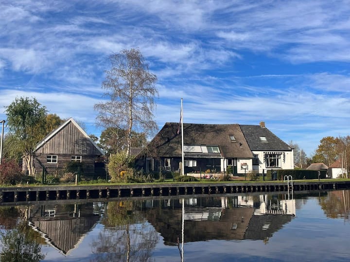 Turfschip De Weerribben Maximaal 4 Personen - Giethoorn