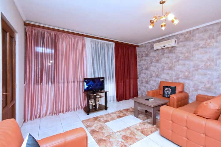 Vernissage Apt. 2 - Erevan