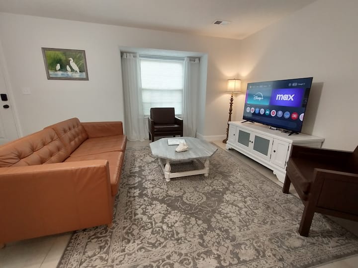 *The Lazy Seahorse*  3/3 Townhouse W/ King Bed - Goose Creek, SC