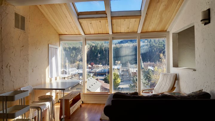 3 Bedroom - Awesome Views, Light, Deck, Hot-tub - Idaho Springs, CO