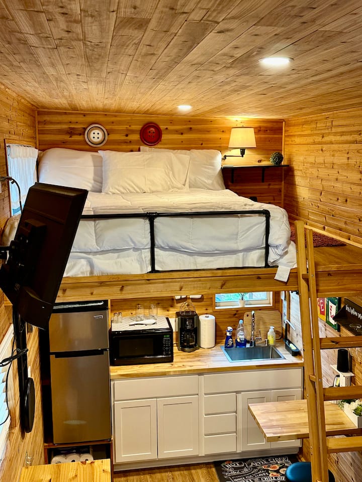 Modern Tiny Home Loft 
- Private, Gated & Peaceful - Pasadena, TX