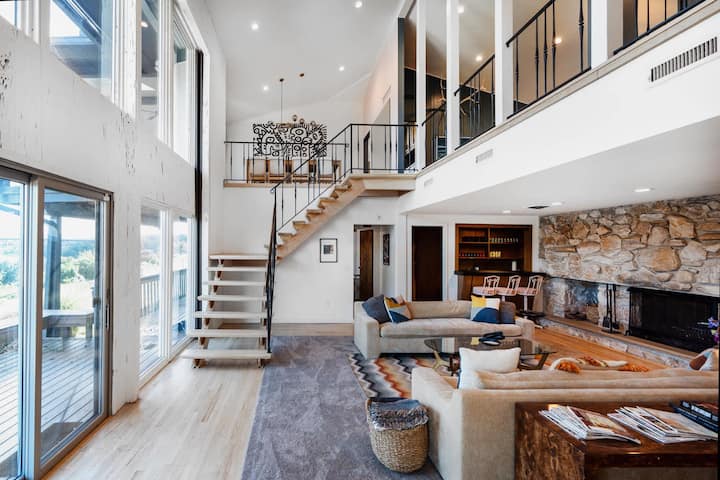 Midcentury Wow! River Views, Heated Pool & Hot Tub - Newburgh, NY