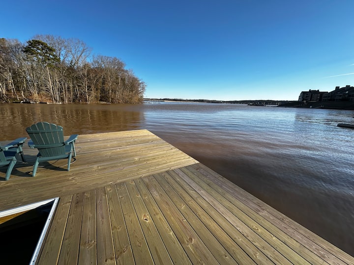 Kerr Lake Escape | Dock + Beach Access - Clarksville, VA