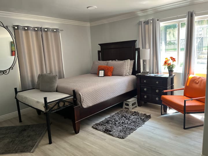 Private Studio, Pool, Kitchen & Bath. - Pomona, CA