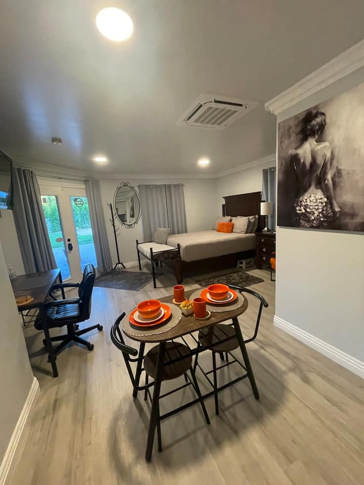 Private Studio, Pool, Kitchen & Bath. - Pomona, CA