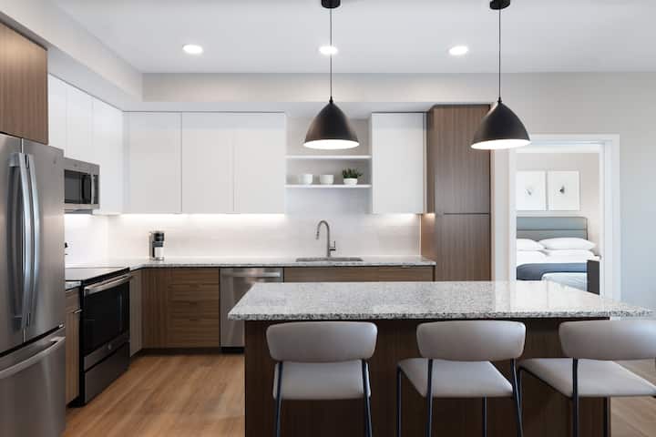 Luxe Downtown Apt | Resort Pool - Phoenix, AZ