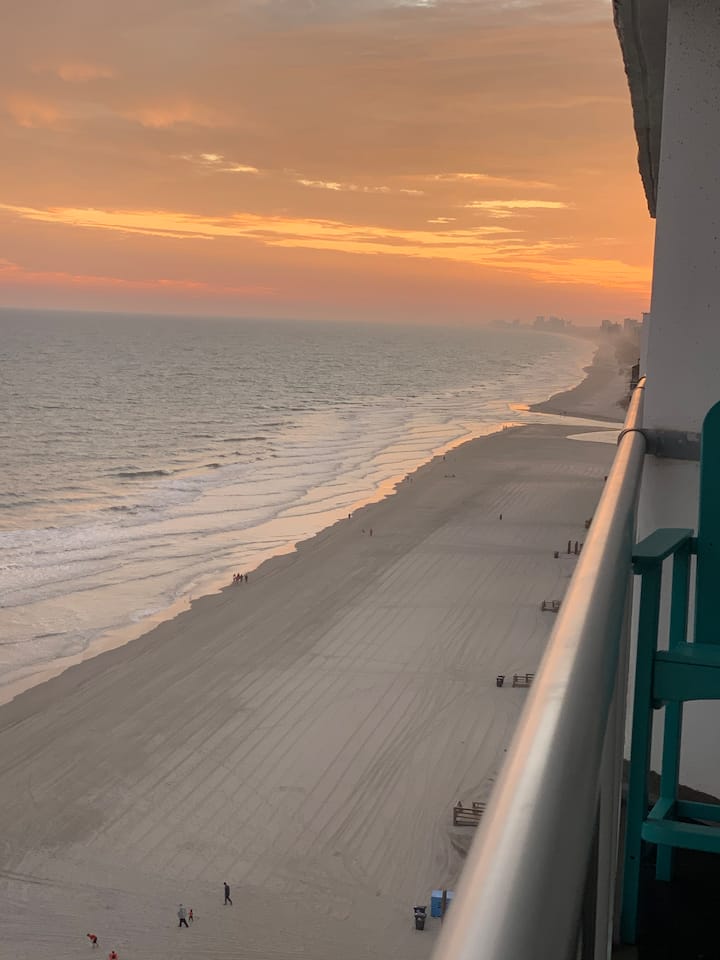 Beachfront Top Floor King Suite - South Carolina