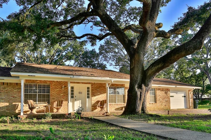 Lookout Nest 20 Min From Pensacola Beach - Brent, FL