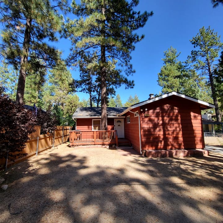 Peter Pan Lodge: 3bed/2bath,  Fireplace+karaoke - Big Bear, CA