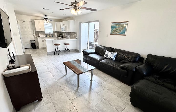 Victoria's Retreat-close To Beach, Airport, Cruise - Hollywood, FL