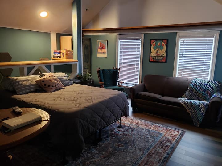 Muskegon Lake View Loft Studio/kitchenette - Muskegon, MI