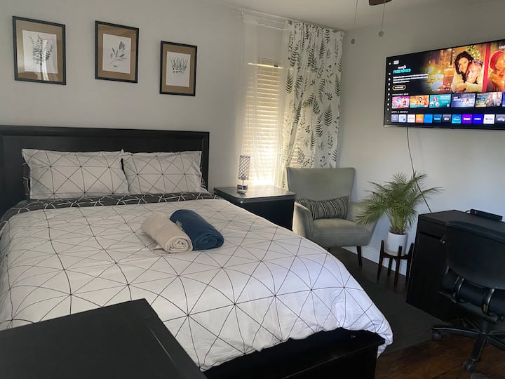 Private Room W/bath/parking/netflix&50”tv/wifi/ac - Tamarac, FL