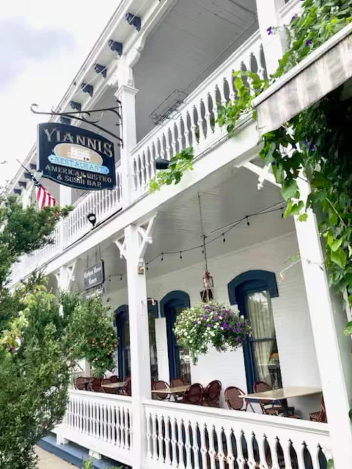Private Penthouse Apt In Historic Landmark 3-br - Ghent, NY
