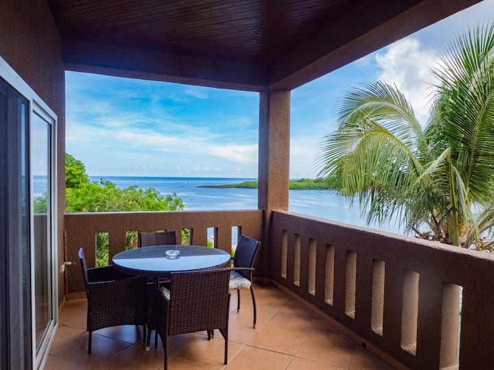 Waterfront Penthouse Condo With Pool And Dock - Honduras