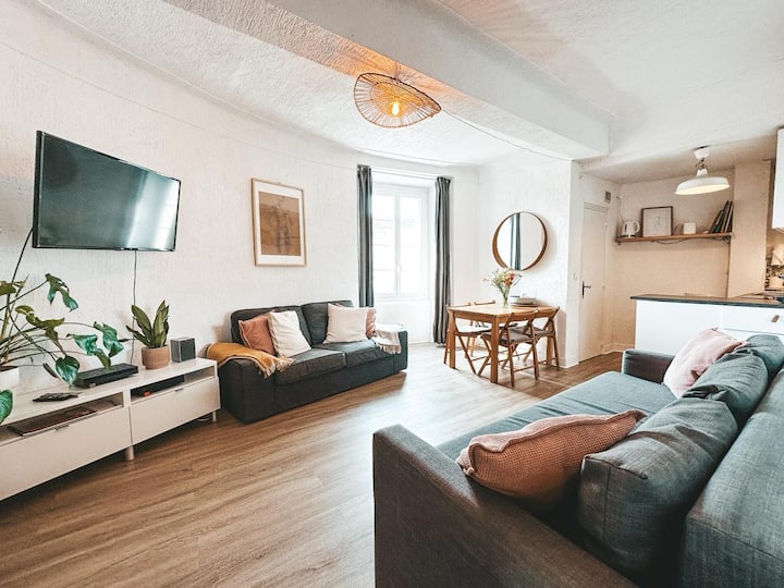 Settle Down In The Bamboo Armchair In A Medieval Tower - Juan-les-Pins