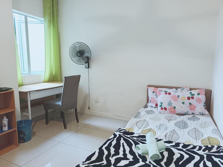 Rawang Town Budget Room For 2 :Kitchen+parkingwfh - Selangor