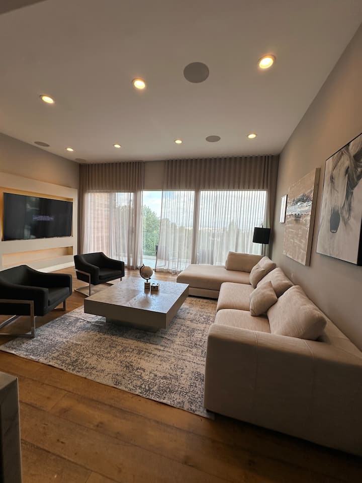 Hollywood Hills Luxury - Amazing Views - West Hollywood, CA