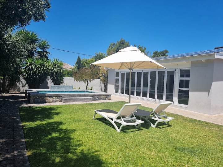 Cozy 120m² Cottage With A Private Braai And Pool - Hermanus