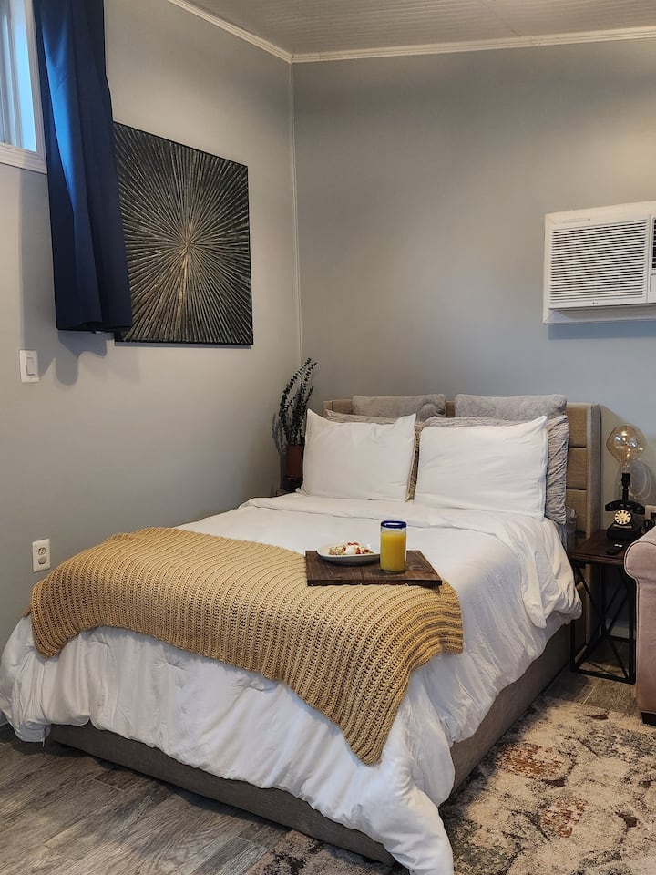 Studio With Separate Entrance - 라피엣