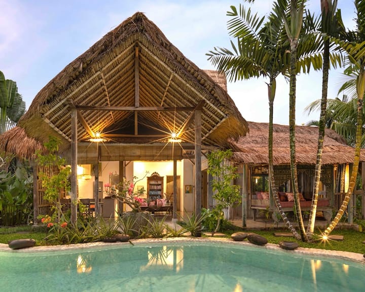 Design-led Teak Villa · Pool · Rice Paddy View - Indonesia