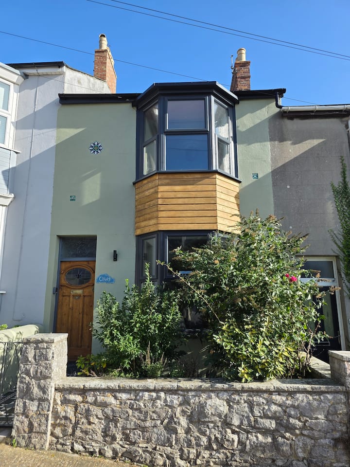 Cloud 9 🦚
Homely & Happy 😊
Near The Beach 🌊🐟🌞 - Dorset