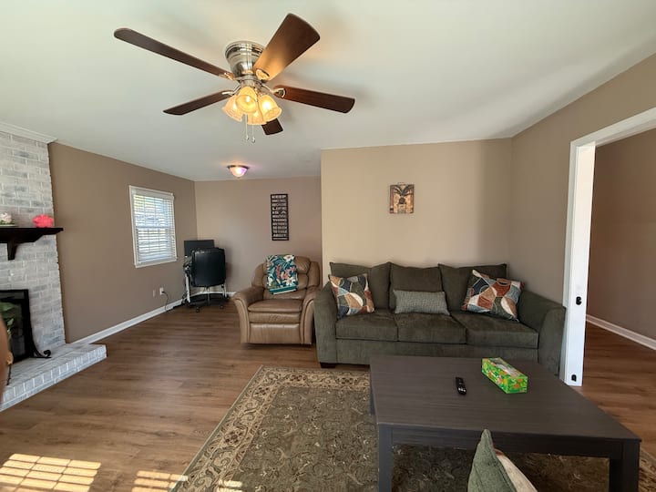 Cozy 3 Bedroom House In Great Cary Location! - Cary, NC