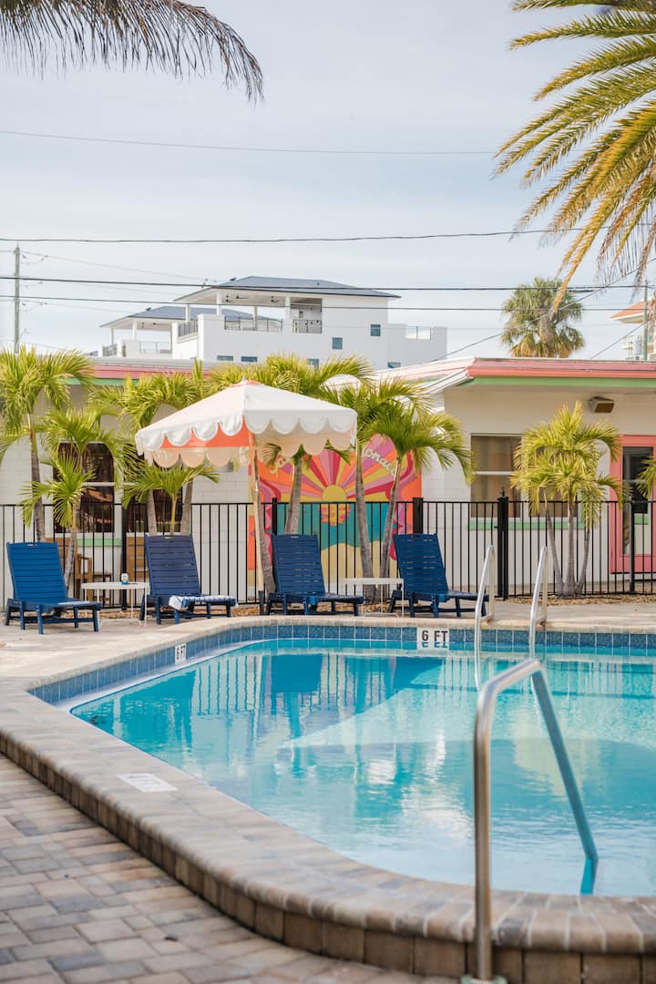 Renovated 2025 - Retro Beach Oasis With Color Pop - Clearwater Beach, FL