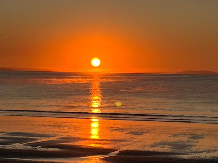 Beachfront Escape • Sea View • Parking • Pet‑stay - Saundersfoot