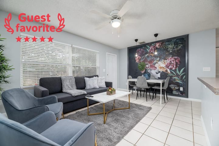 Spacious 2br/2ba Oasis W Grand Pool | Top Location - Wilton Manors, FL