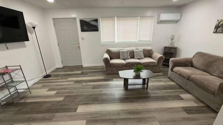 Lovely 2 Bedroom Apartment Unit. Sleeps 2 In Gr 21 - Green River, WY