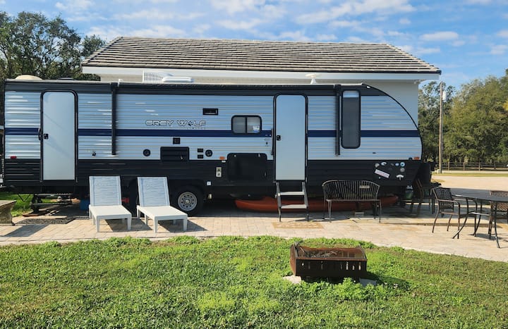 Lakefront Camper Near Downtown Clermont - Clermont, FL