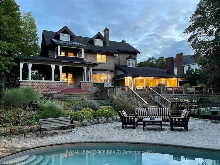 Custom Mansion On The Water | Pool | Hot Tub - Owen Sound