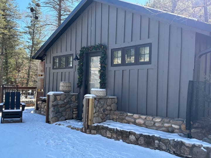 Modern Mountain River Cottage Upper Canyon - Ruidoso, NM