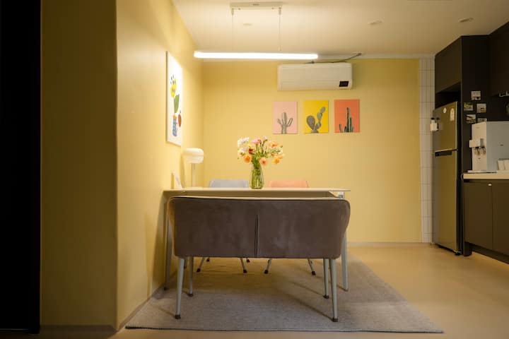 찰리하우스<안채>초원사진관옆 단독 주택 - Incheon