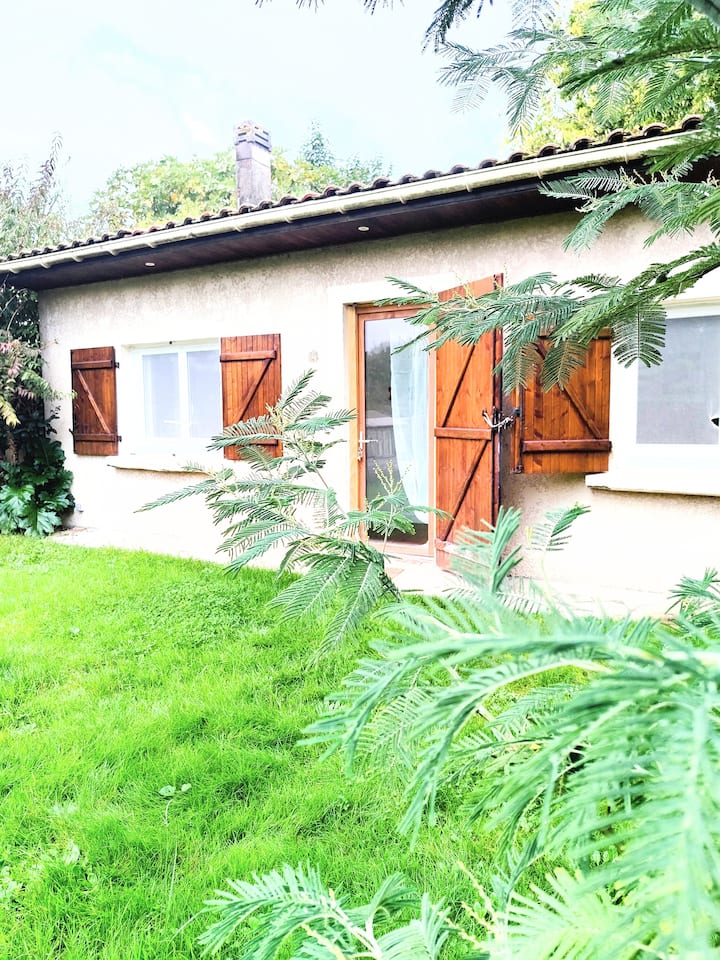 Maison Calme: Tram Gare St-jean (C) & Aéroport (F) - Bègles