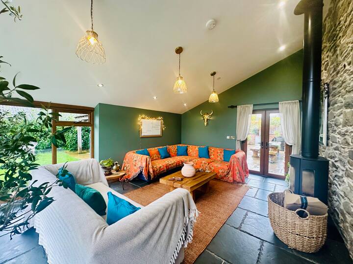 Llety Llwyn Celyn With Private Hot Tub And Sauna - Wales
