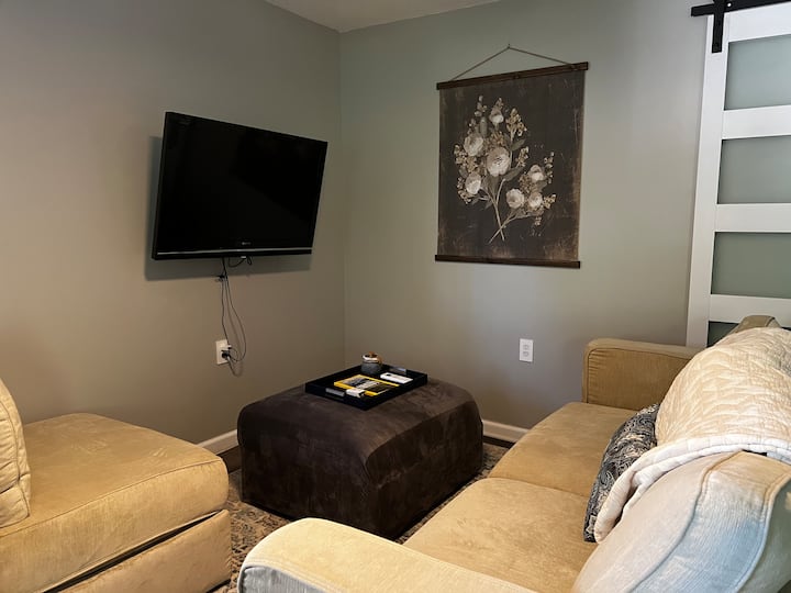 Guesthouse W/ Full Kitchen & Washer/dryer - Covington, KY