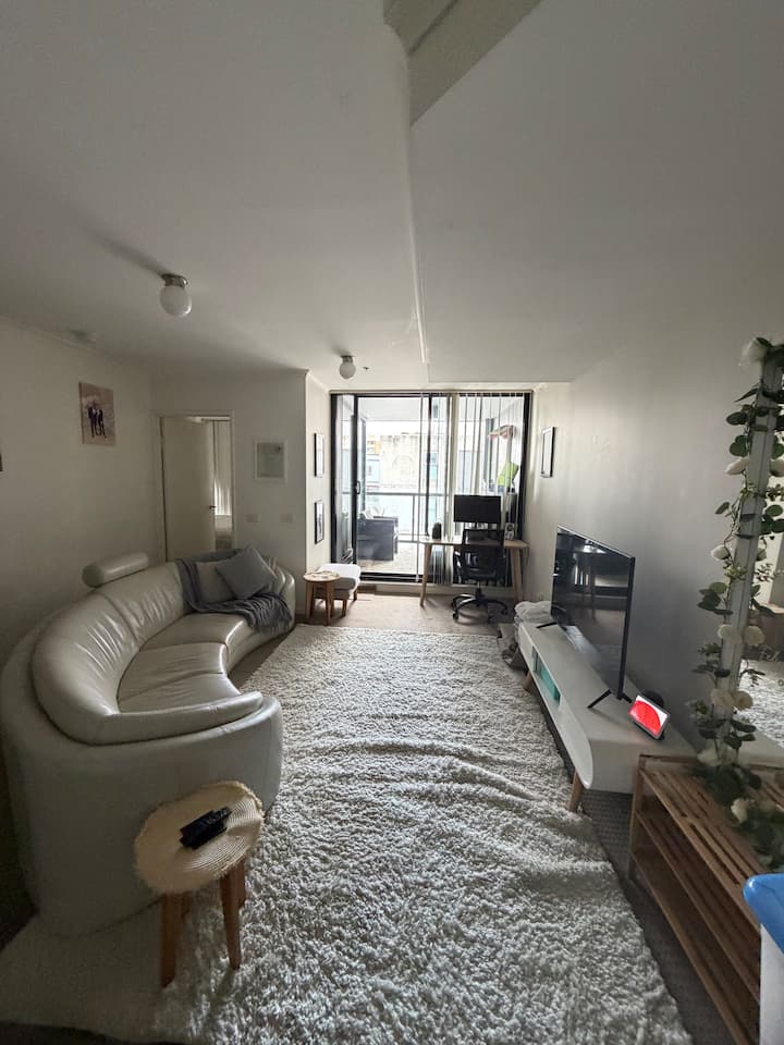 Spacious 1 Bedroom Apartment With Pool & Gym - Surry Hills