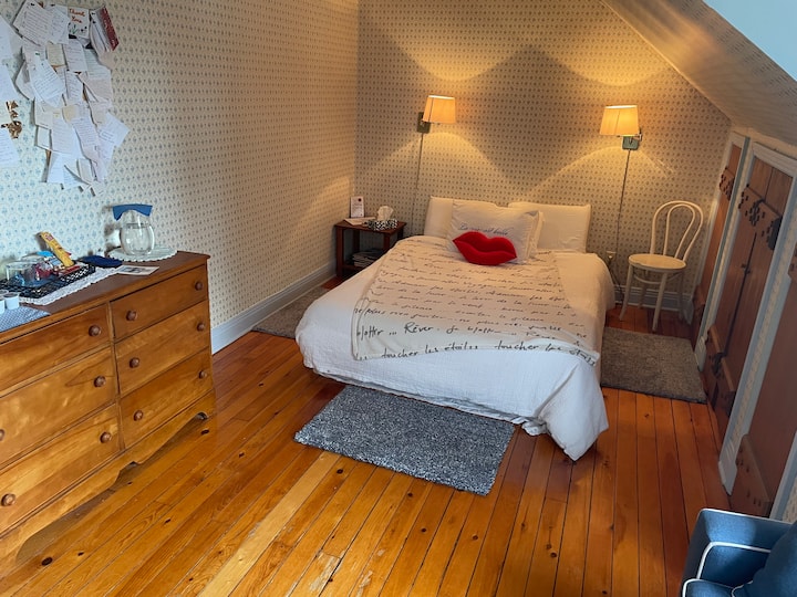 Un Bon Lit Pour S'arrêter Chez Gaétan Citq#308507 - Quebec