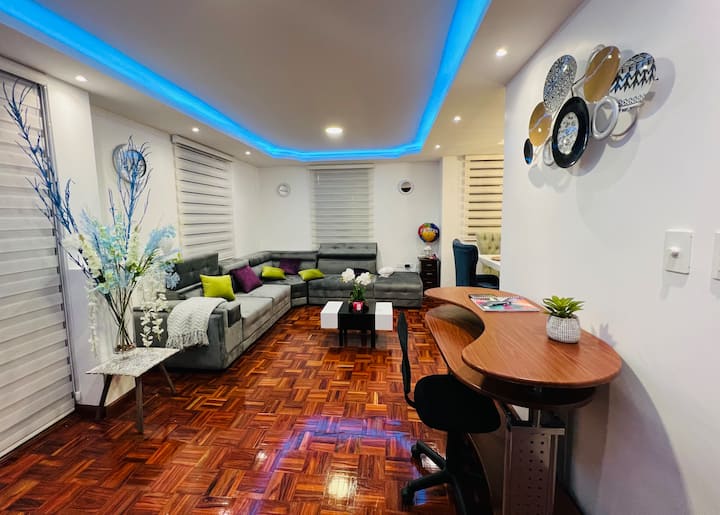 Spacious 4 Bdrm Combined Suites W/rooftop Terrace! - Cuenca