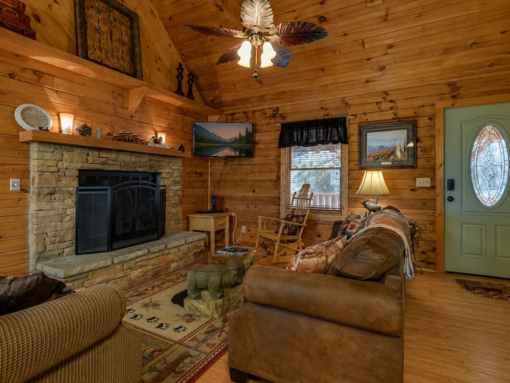 Bear Lodge Hot Tub & Close To Pigeon Forge - Pigeon Forge, TN