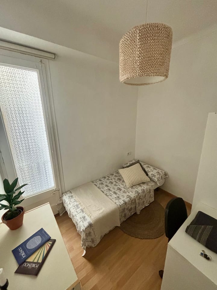 Cozy Room In Sunny Barcelona - Barcelona