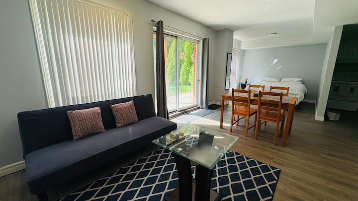 Lovely Studio Apartment With Easy Access To City - Ajax