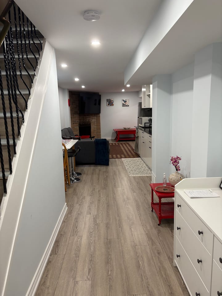 Spacious And Cozy Basement With Shared Entrance - Vaughan