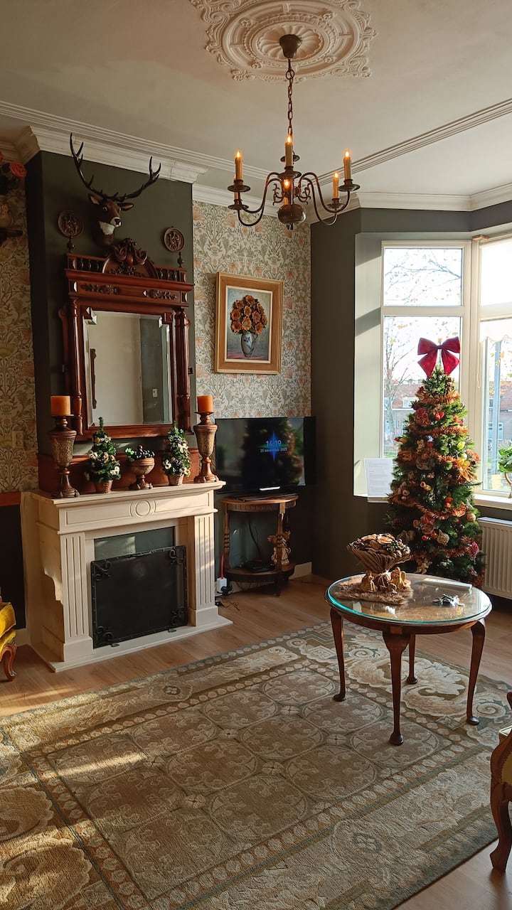 Etage: Woonkamer, Keuken, Douche, Slaapkamer, Wc - Dordrecht