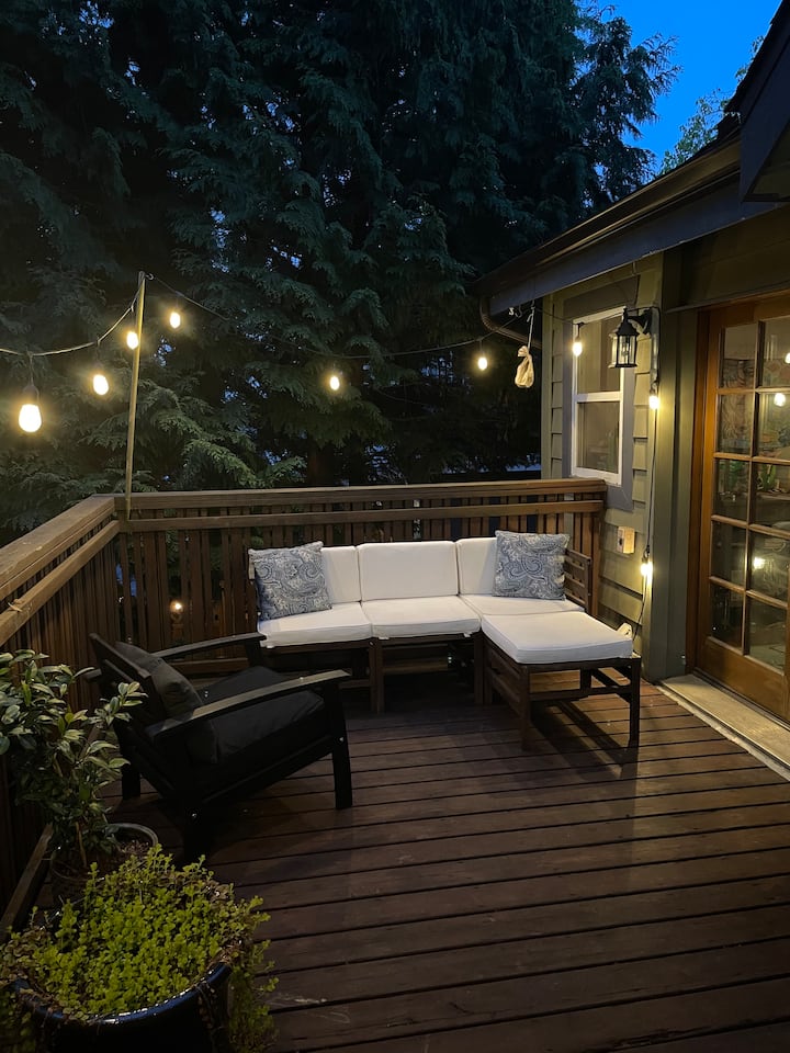 Bright Private Character Home - Vancouver