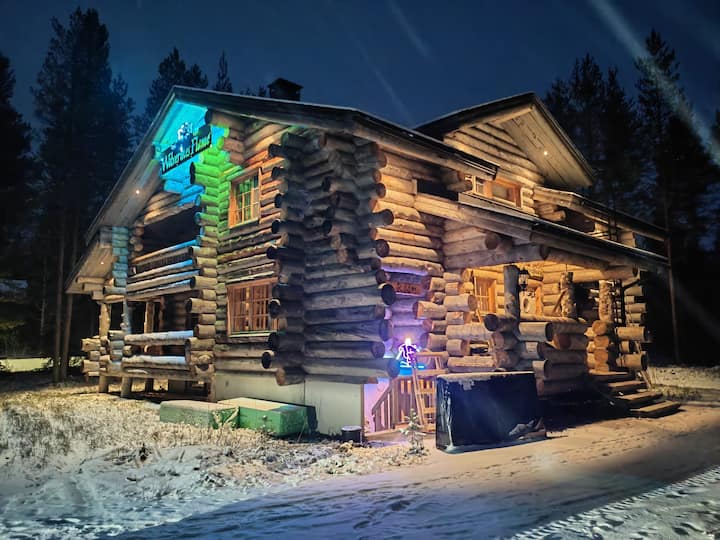 Beautiful 8 Bedroom Kelo Log Cabin In Levi - Finnország