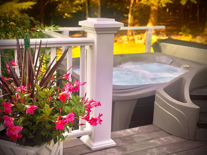 Beach Retreat With 3 Bedrooms And Hot Tub - North Hampton, NH