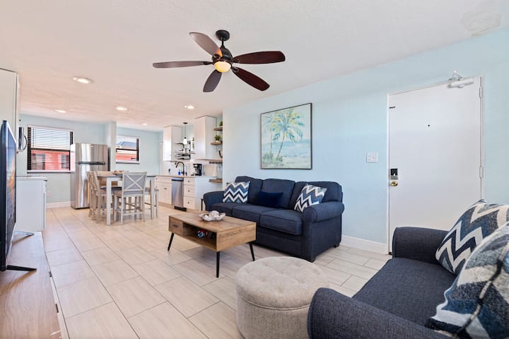 Steps From Beautiful Upham Beach And Heated Pool - South Pasadena, FL