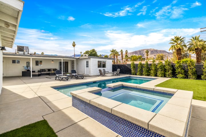 New Year Getaway: Pool, Spa, Fire Pit, Sleeps 10 - パームデザート, CA